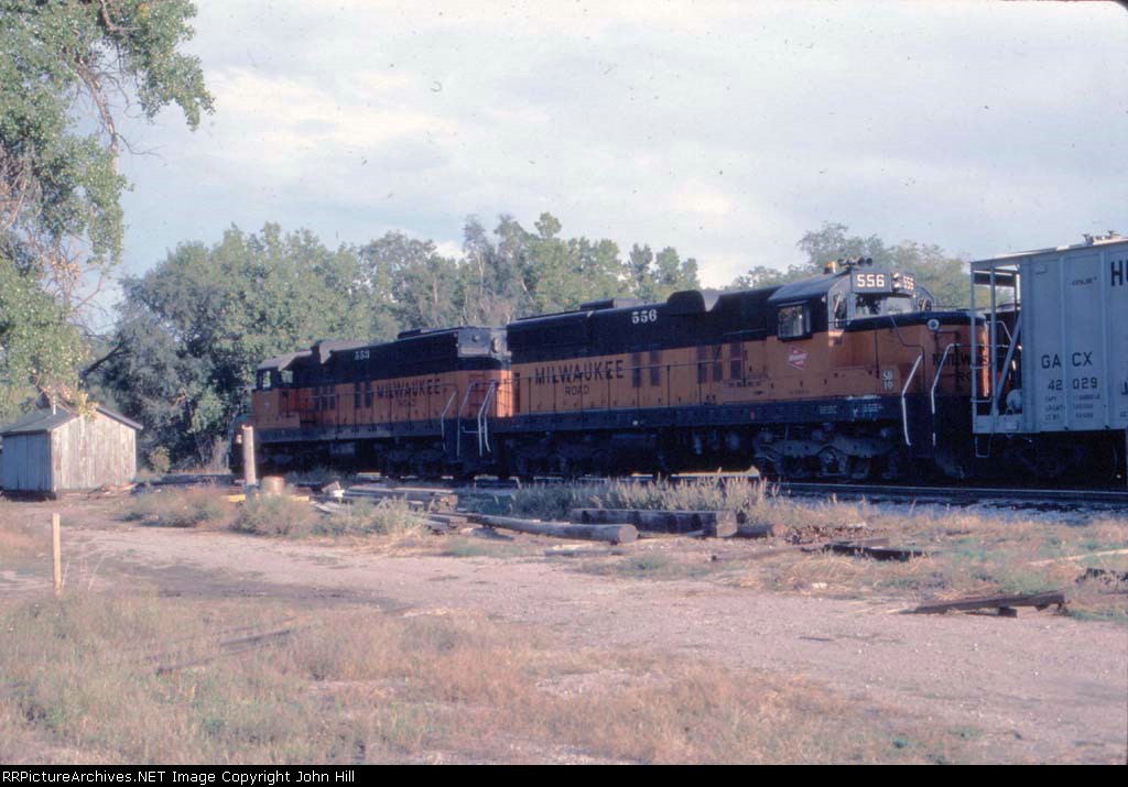 1090-16 MILW 553 and 556